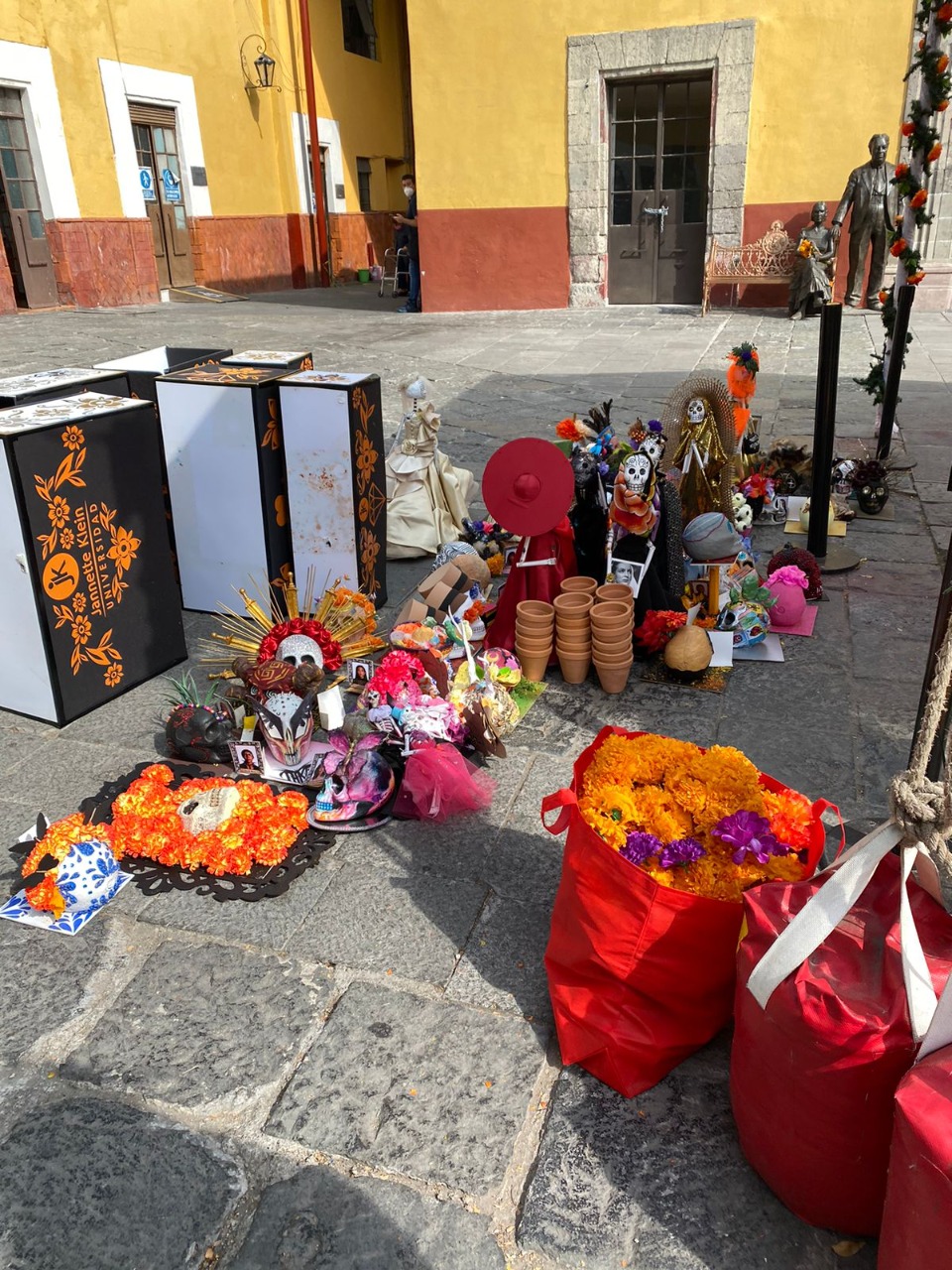 Detrás de las ofrendas | Generación Universitaria - EL UNIVERSAL