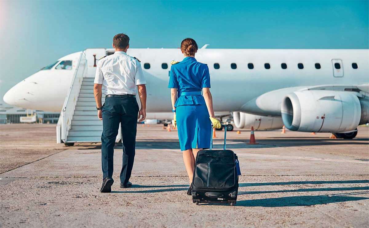 ¿Cuánto gana un sobrecargo o azafata en México? | Generación ...