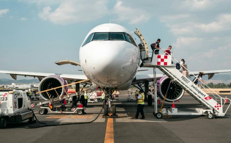 ¿Cuál es el sueldo de los sobrecargos en México? | Generación ...